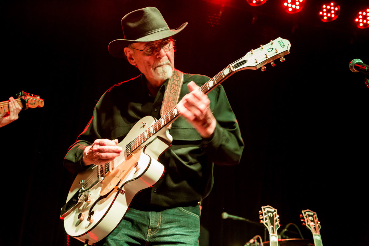 Jeff Beck, Duane Eddy, Darrel Higham and Paul Pigat Make for An Epic ...